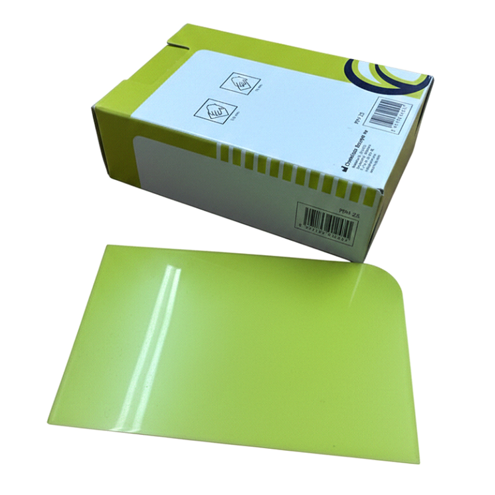 Flexible plastic spreaders
